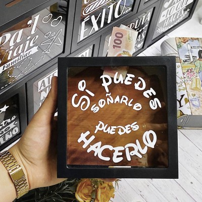 Alcancía con Frase Personalizable - 15 x 15 x 4.5 cm | Susana Rangel